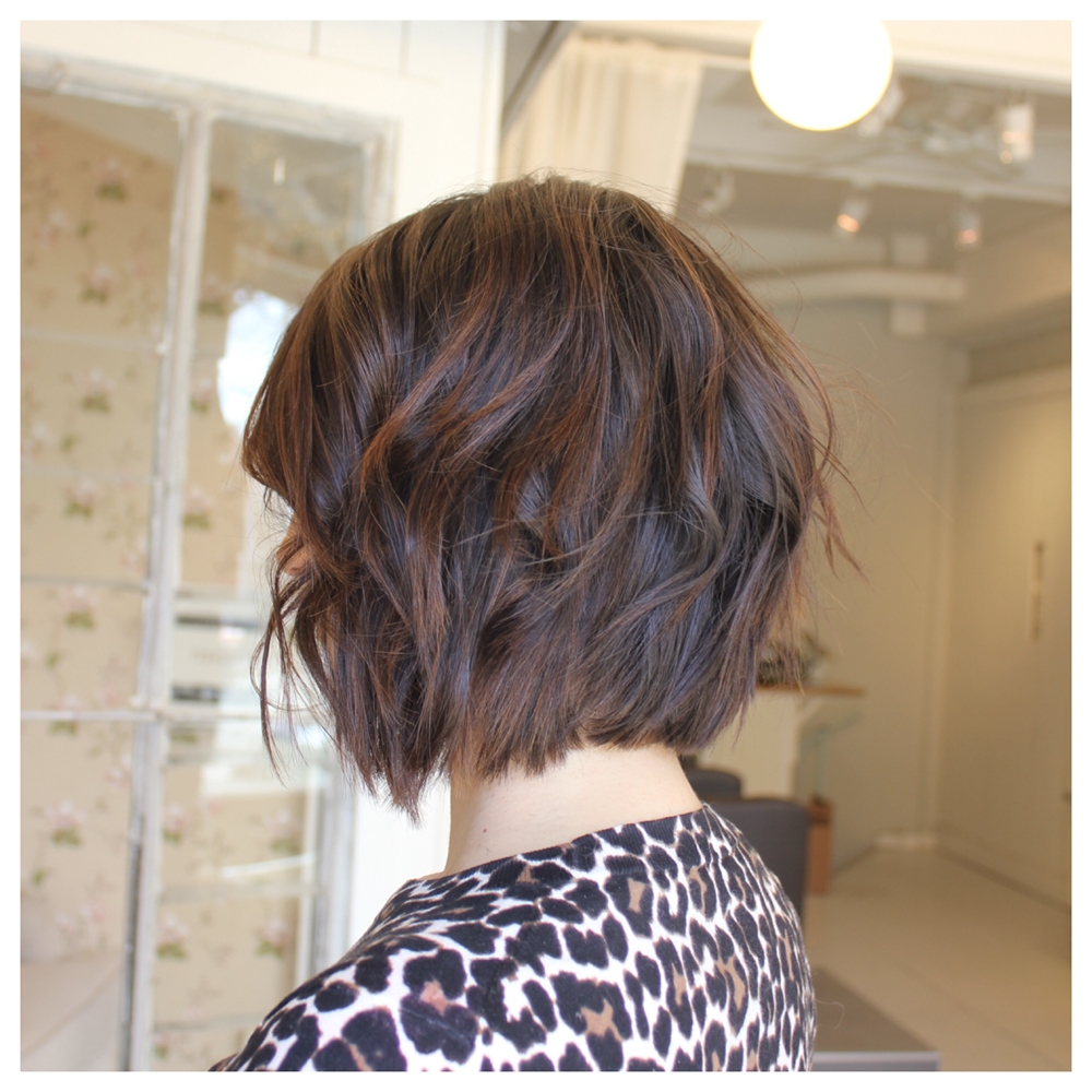 Kort page med busig känsla och lockig styling