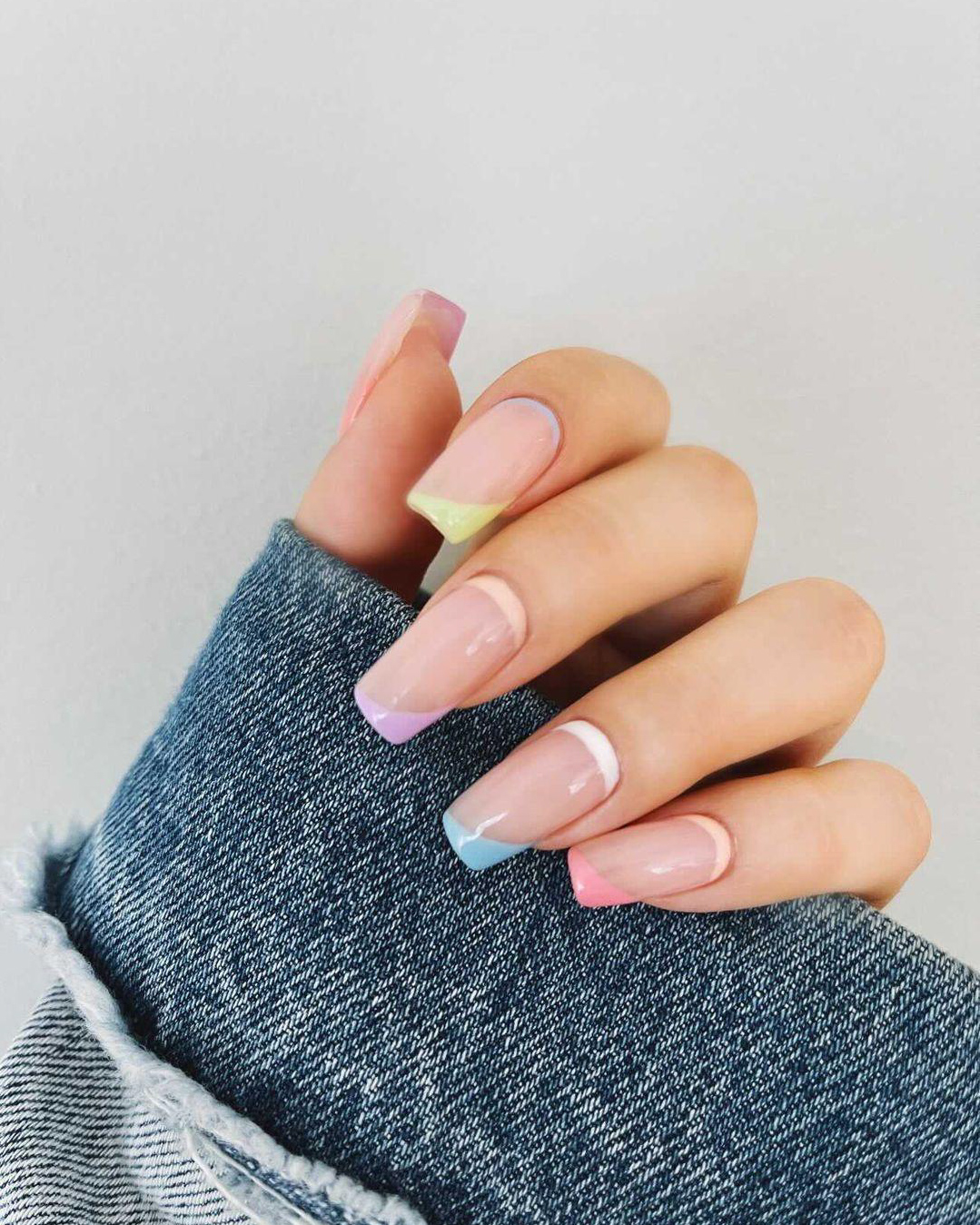 Några vår inspirerande naglar med design