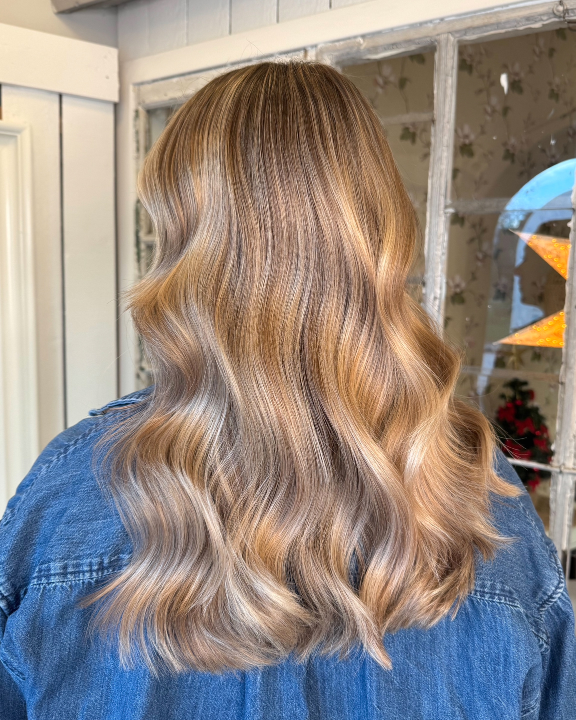 Krämig blond hårfärg