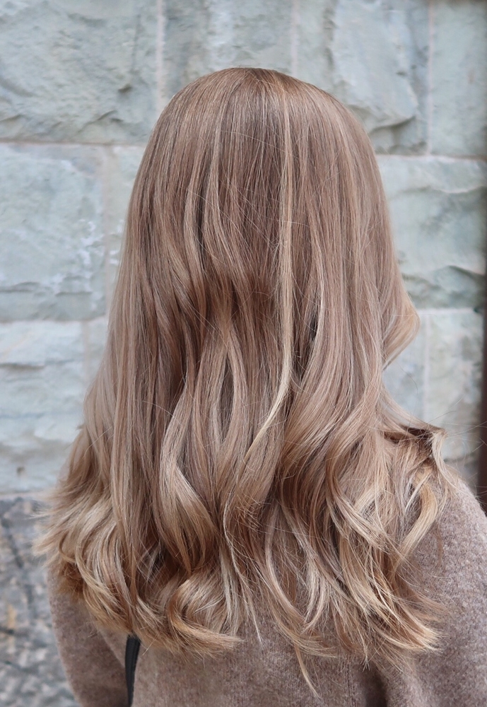 Lowlights i blont hår